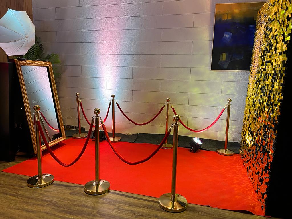 Magic Mirror Photo Booth - Hire Photobooth For Events